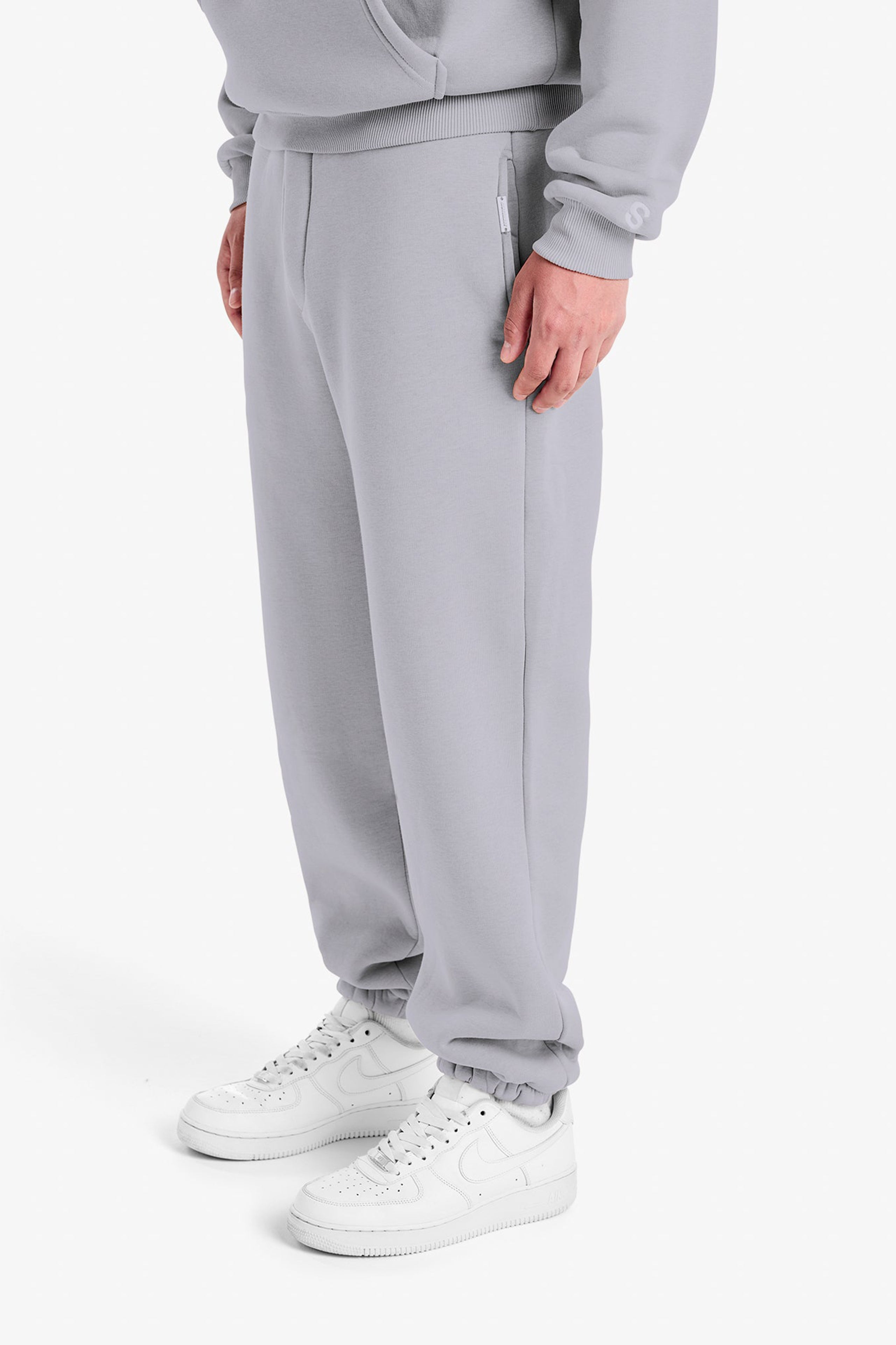 Grauer Hoodie 🤝 Grey Basic Hoodie aus hochwertiger Baumwolle