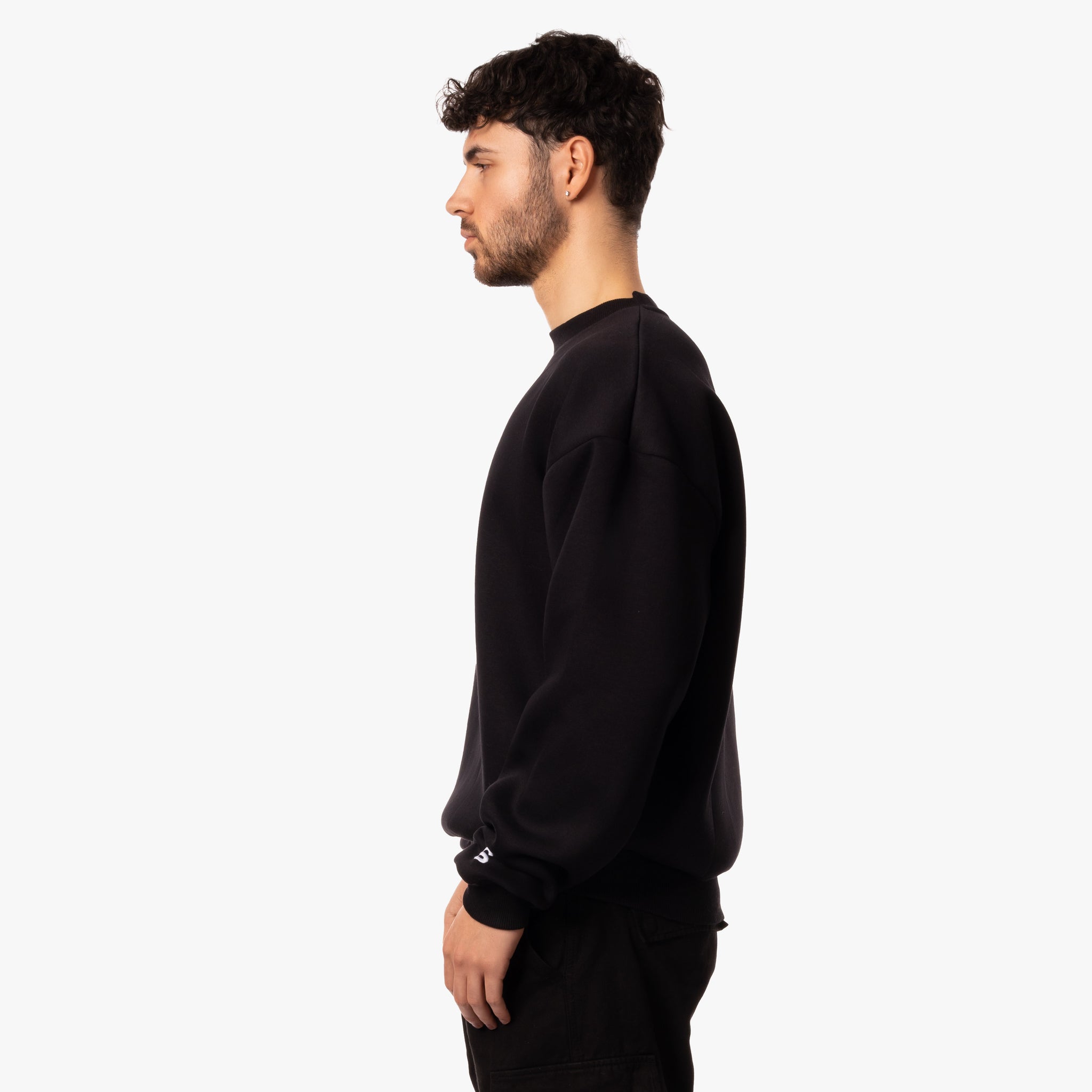 BASIC SWEATER BLACK – Statement Clo